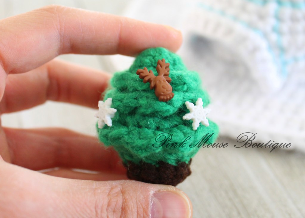 Igloo and Christmas Tree